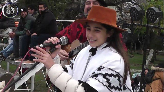 Bernardita Gutiérrez y su banda de folclore