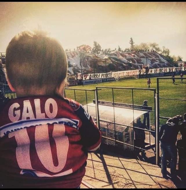 Galo le mete acordes a su amor por Patronato